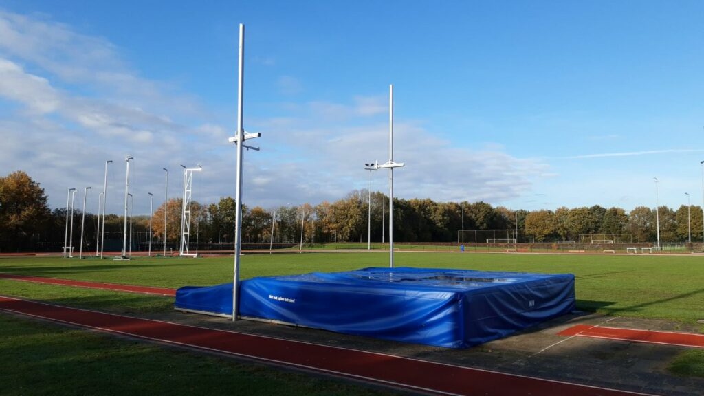 Pole vault mat | Athletics Equipment - W&H Sports | EN