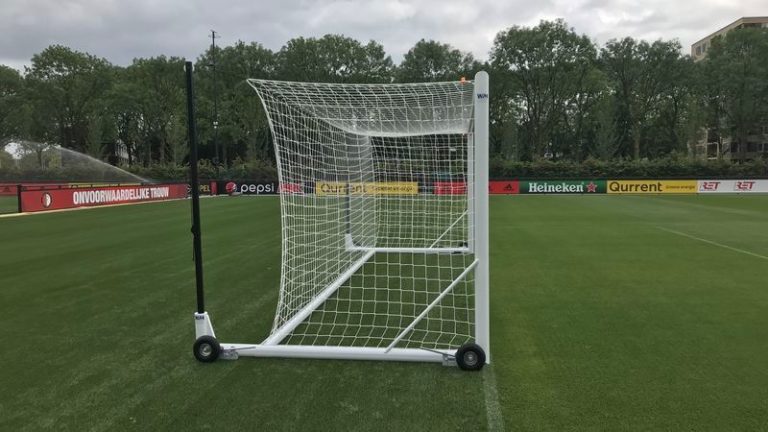 Moveable training goal with tension rods - W&H Sports | EN