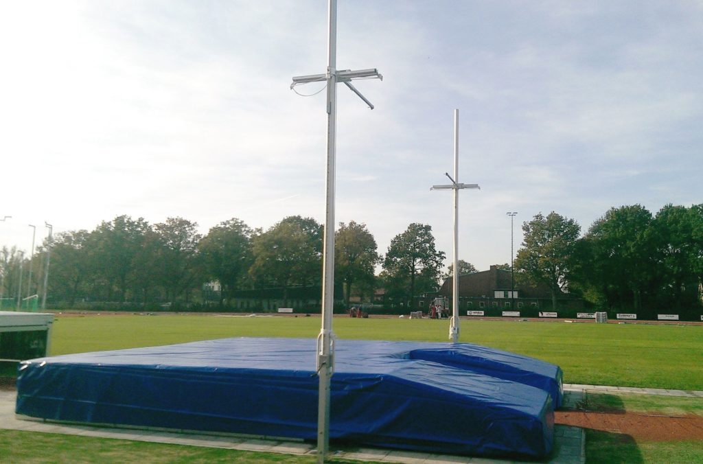 Pole vault standards in ground pots | Athletics Equipment - W&H Sports | EN