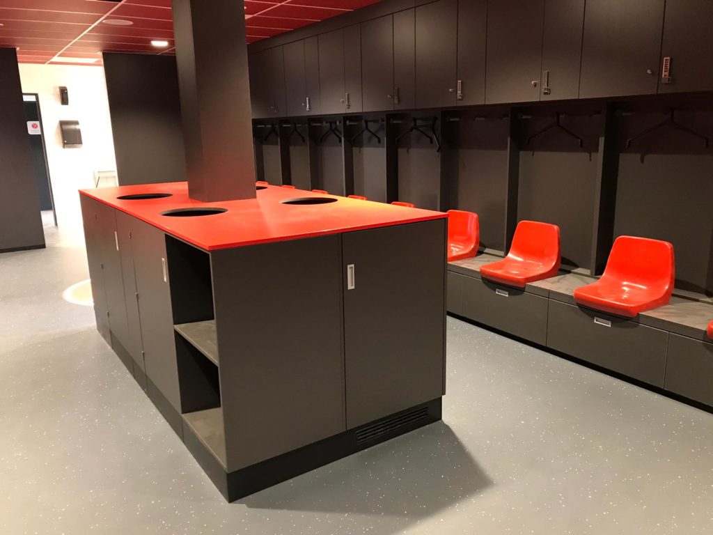 Dressing room bench with WH-CR4 and lockers - W&H Sports | EN