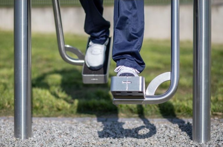 Leg trainer - Outdoor Gym Equipment - W&H Sports | EN