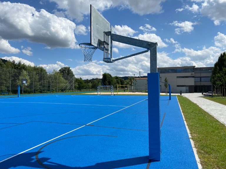 Basketball pole with height-adjustable board - W&H Sports | EN