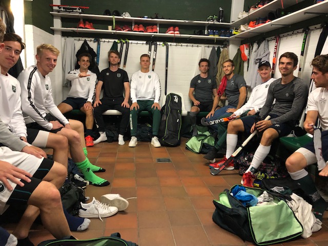 Heren 1 van HC Rotterdam voorziet kleedkamer van upgrade - W&H Sports